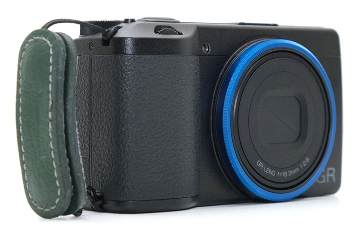 「GR III」が手にぴったりフィット！ 人気のフィンガーストラップに新色グリーンが登場 | CAPA CAMERA WEB