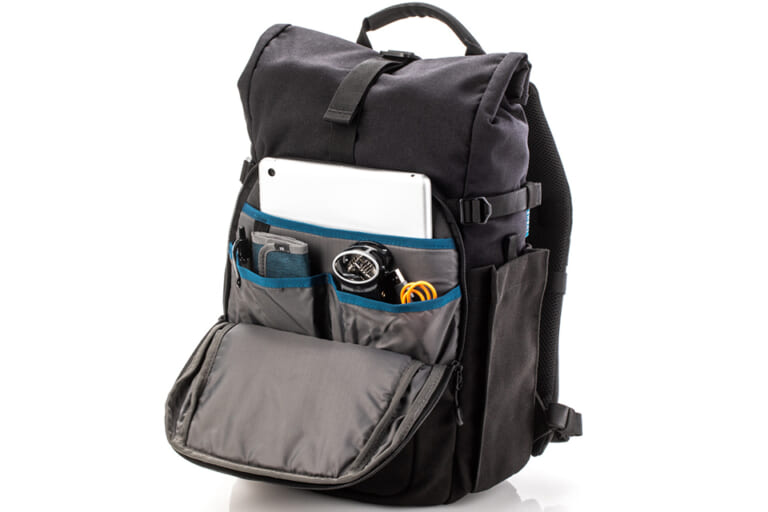 トップと背面から出し入れOK、柔らかくて軽いロールトップバックパック「TENBA フルトン V2」 | CAPA CAMERA WEB