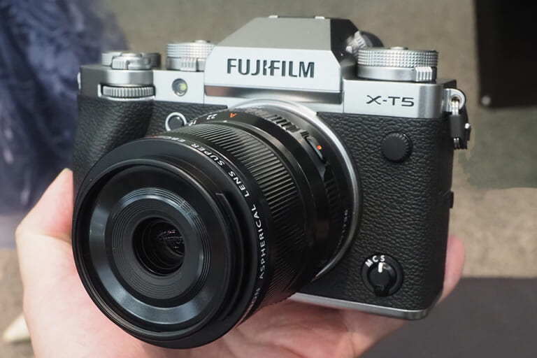 富士フイルム「X-T5」「X-H2」で撮影時、特定条件で一部が色調異常になる現象を改善 | CAPA CAMERA WEB