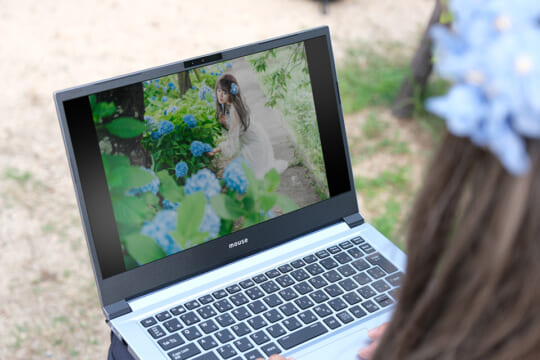 軽くて薄くて高性能なノートPCが欲しい！ セルフポートレート撮影現場で「DAIV S4」を使ってみた | CAPA CAMERA WEB