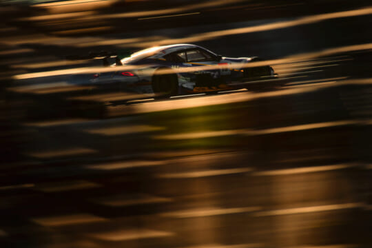 フェンスを見事に生かしたSUPER GTの写真が優勝！ CAPA「流し撮りGP 2023」第2戦の結果発表 | CAPA CAMERA WEB