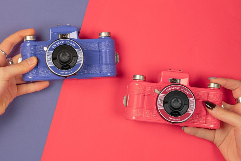 フィルムの穴まで写る！ ロモグラフィーのパノラマカメラ「Sprocket Rocket」新色発売 | CAPA CAMERA WEB