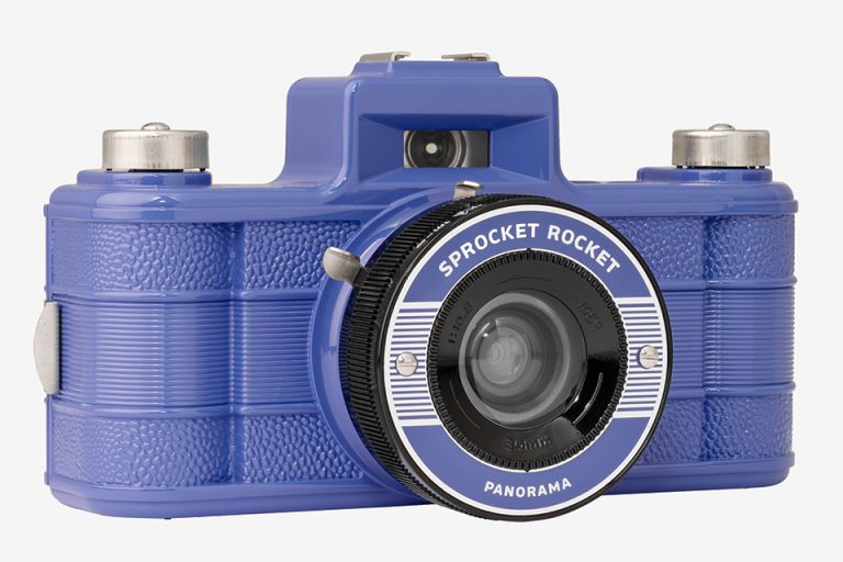 フィルムの穴まで写る！ ロモグラフィーのパノラマカメラ「Sprocket Rocket」新色発売 | CAPA CAMERA WEB