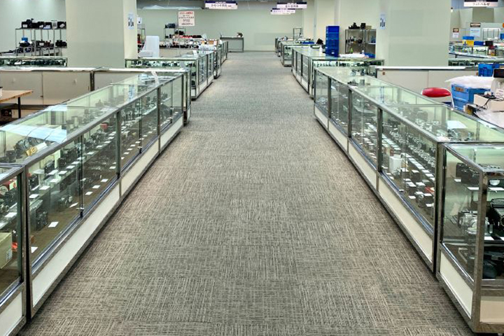 “50”にちなんだ逸品も集合！「第50回 世界の中古カメラ市」開催 | CAPA CAMERA WEB