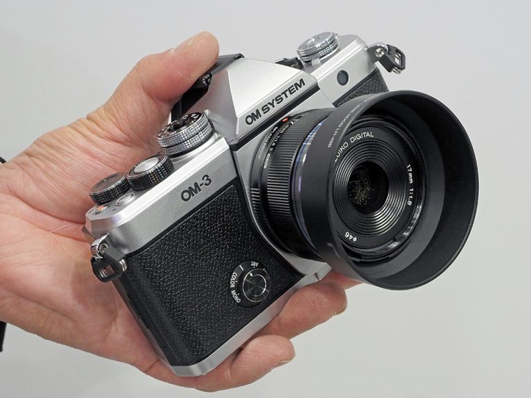 OM SYSTEM OM-3 レビュー！ 銀塩OMの伝統を受け継ぐ小型上質デザイン【CP+2025】OM SYSTEM | CAPA CAMERA WEB