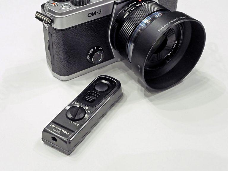 OM SYSTEM OM-3 レビュー！ 銀塩OMの伝統を受け継ぐ小型上質デザイン【CP+2025】OM SYSTEM | CAPA CAMERA WEB