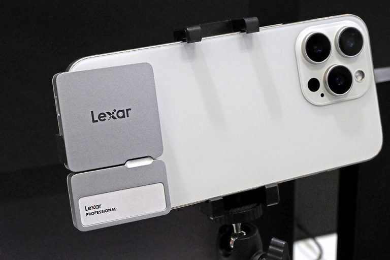 スマホに装着できる超小型SSDやステンレスSDカード、最先端のストレージを公開【CP+2025】レキサー | CAPA CAMERA WEB
